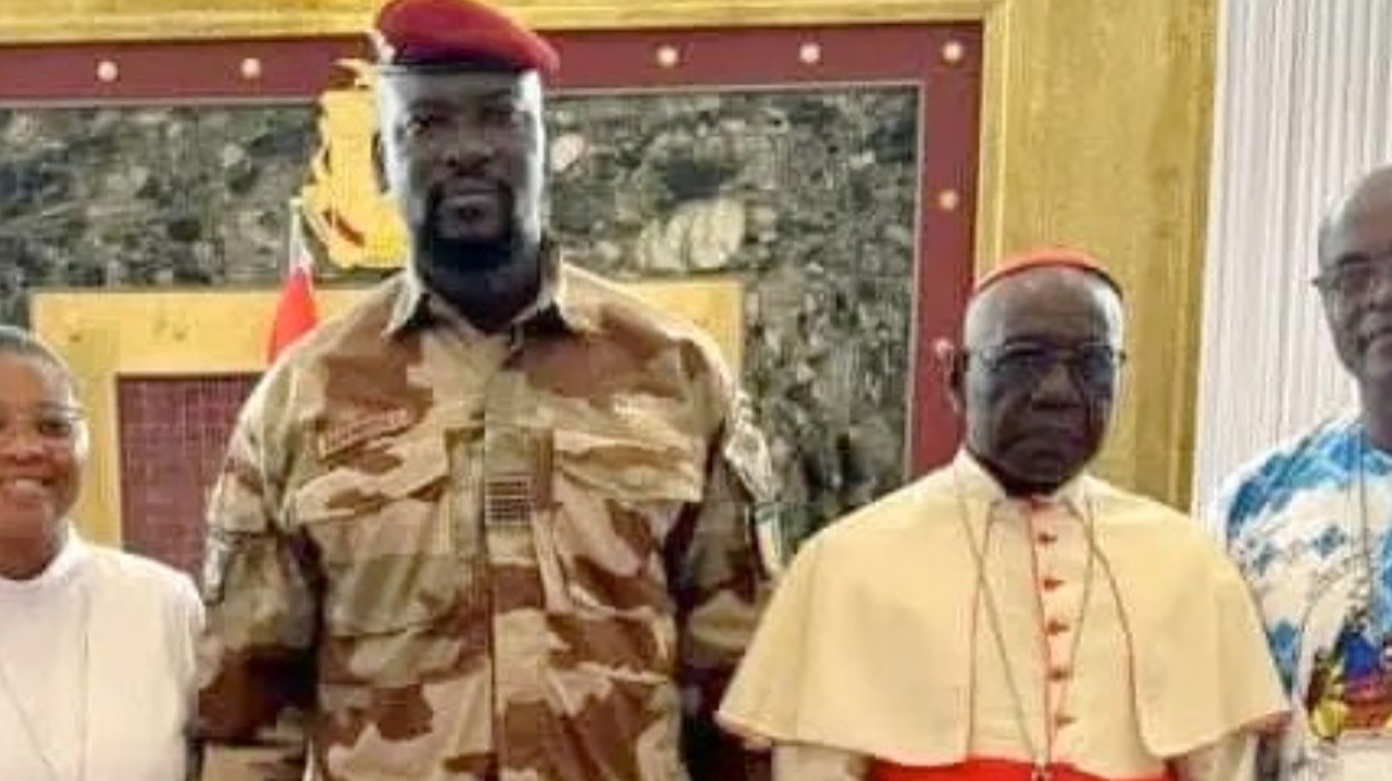 Hommage présidentiel : Mamadi Doumbouya célèbre la grandeur universelle du Cardinal Robert Sarah ...